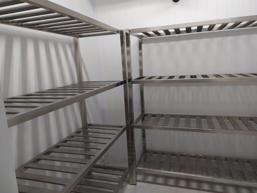 Prateleiras de aço inox: traga o diferencial para a sua cozinha - Gsteel